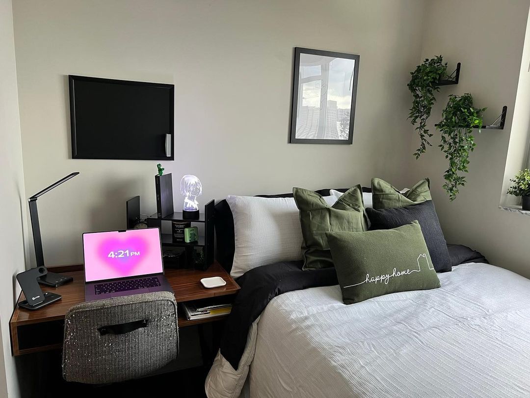 IDENTITY Miami | Miami, FL Student Apartments near FIU