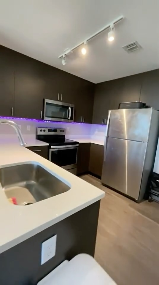 IDENTITY Miami | Miami, FL Student Apartments near FIU